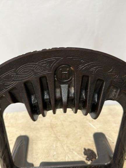 Cast iron wood splitter - Lee Real Estate & Auction Service