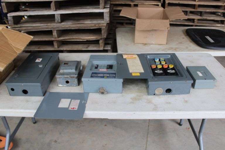 5 electrical boxes - Lee Real Estate & Auction Service