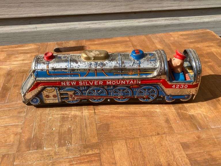 New Silver Mountain battery toy train - Lee Real Estate & Auction Service