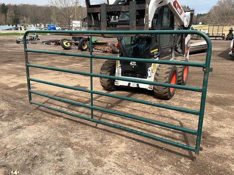 10’ Pipe gate - Lee Real Estate & Auction Service