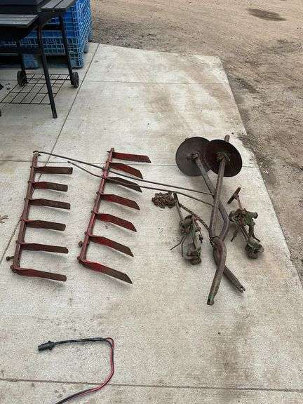 JD Row Markers, Row Checkers & IH Disk Scrappers - Lee Real Estate ...