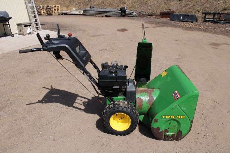 John Deere TRS 32 snowblower - Lee Real Estate & Auction Service