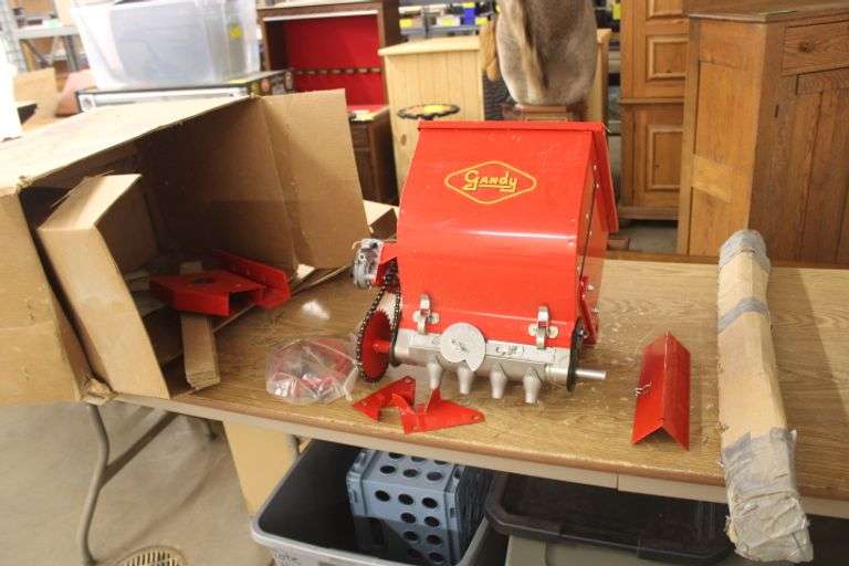 Gandy applicator (new) - Lee Real Estate & Auction Service