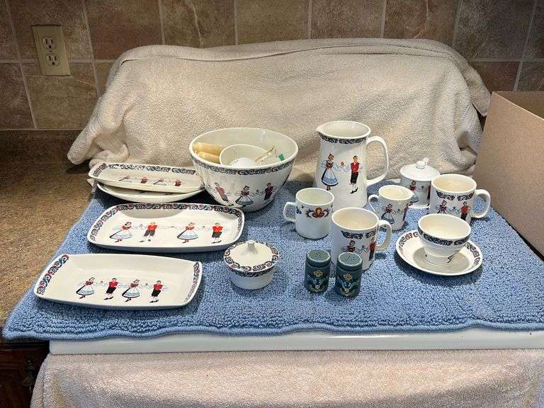 Norwegian Dishware - Lee Real Estate & Auction Service