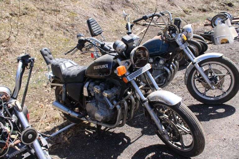 1980 Suzuki GS750L parts motorcycle - Lee Real Estate & Auction Service