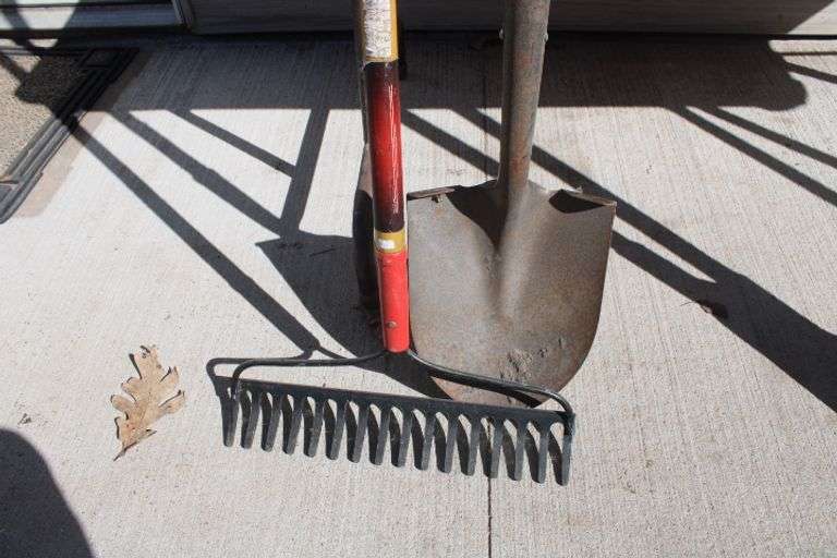 Spade shovel, rake, 2 ice chippers & 2 snow shovels - Lee Real Estate ...