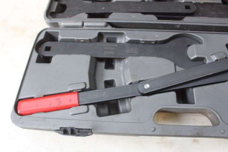 Napa service tool set in case - Lee Real Estate & Auction Service