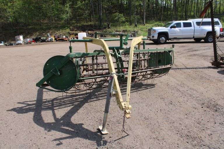 John Deere Side Rake - Lee Real Estate & Auction Service
