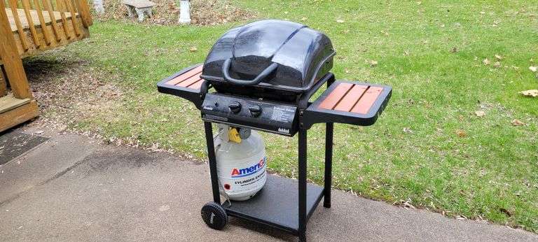 Aussie Gas Grill - Lee Real Estate & Auction Service