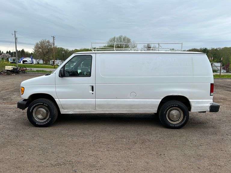 2000 Ford E-350 Van - Lee Real Estate & Auction Service