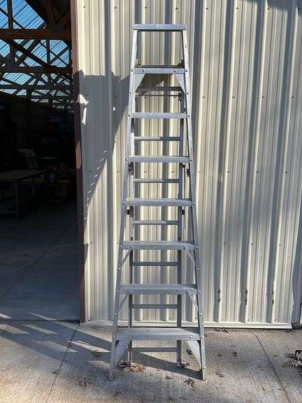 8’ Alum Step Ladder - Lee Real Estate & Auction Service