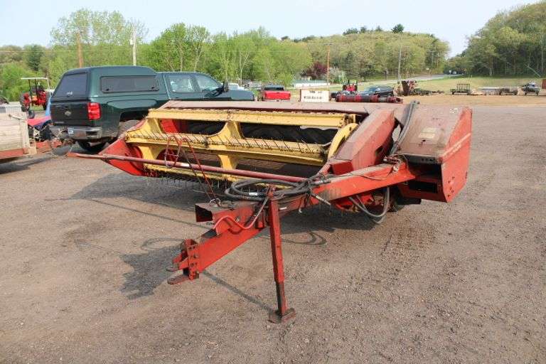 9' New Holland Haybine - Lee Real Estate & Auction Service