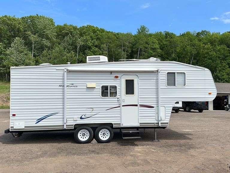 2004 Road Runner 24’ 5th Wheel Travel Trailer - Lee Real Estate ...