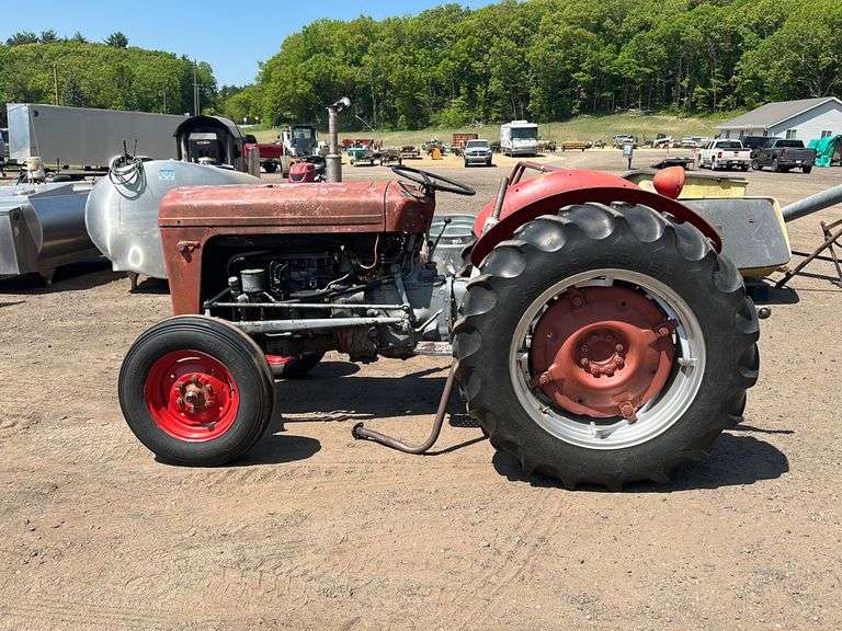 Massey Ferguson 35 Tractor - Lee Real Estate & Auction Service