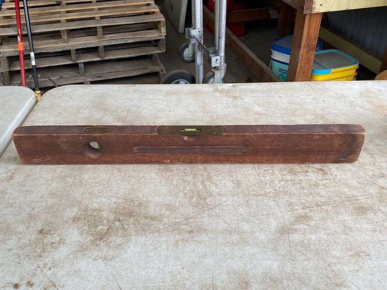 Wooden Level - Lee Real Estate & Auction Service