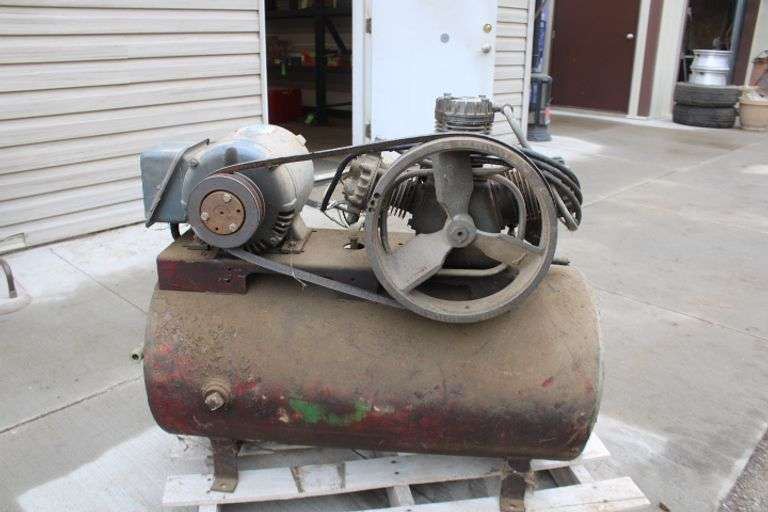 Air Compressor - Lee Real Estate & Auction Service