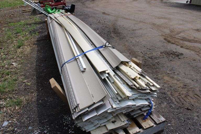 Pallet of Vinyl Siding - Lee Real Estate & Auction Service