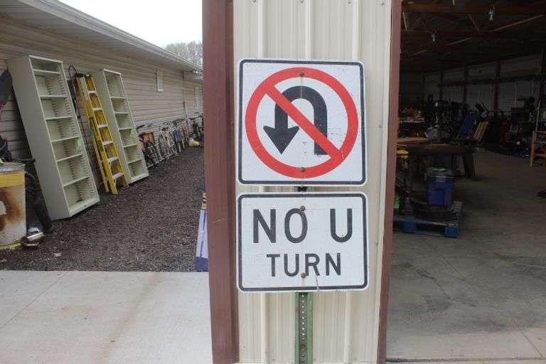 (2) Road Signs on a Post - Lee Real Estate & Auction Service