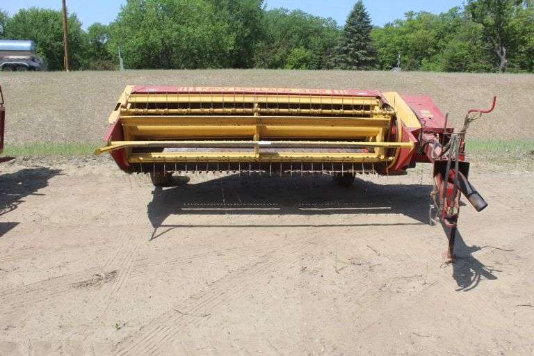 New Holland 492 haybine - Lee Real Estate & Auction Service