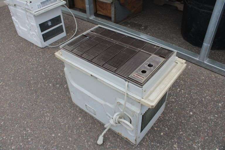 Fedders Air Conditioner - Lee Real Estate & Auction Service