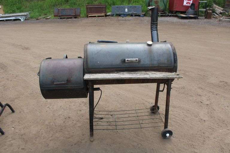 Brickman Pitmaster Deluxe Smoker/Grill - Lee Real Estate & Auction Service