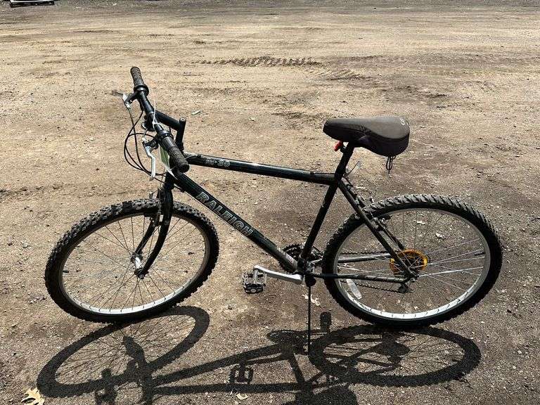Raleigh MT30 26" Mens Mountain Bike - Lee Real Estate & Auction Service
