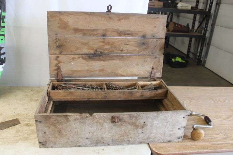 Antique carpenters box w/tools - Lee Real Estate & Auction Service