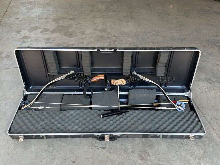 Martin Firecat Pro Bow w/ Hard Case - Lee Real Estate & Auction Service