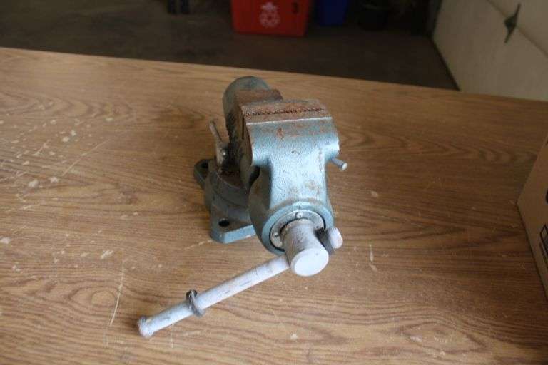 Wilton 3 1/2" swivel bench vice - Lee Real Estate & Auction Service
