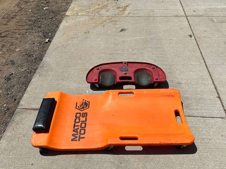 Matco Shop Creeper & Rolling Knee Pads - Lee Real Estate & Auction Service