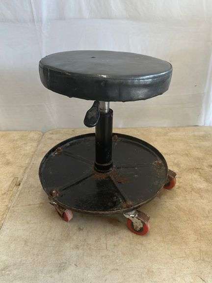 Adjustable Shop Stool on Casters - Lee Real Estate & Auction Service