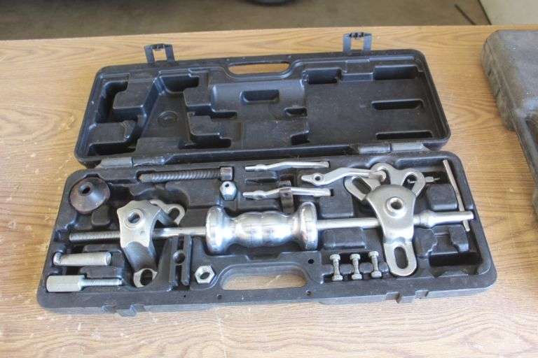 Matco 9 way slide hammer puller set w/case - Lee Real Estate & Auction ...