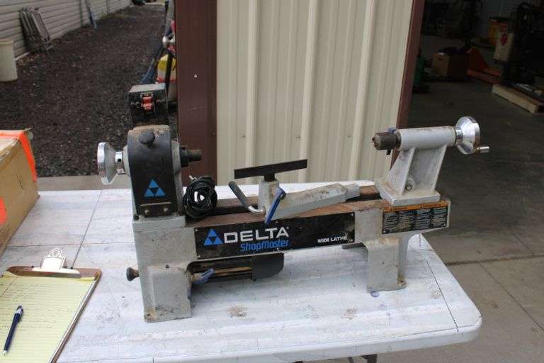 Delta Midi lathe - Lee Real Estate & Auction Service