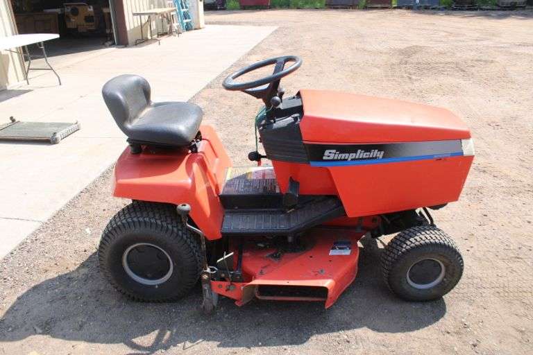 Simplicity riding lawn mower - Lee Real Estate & Auction Service