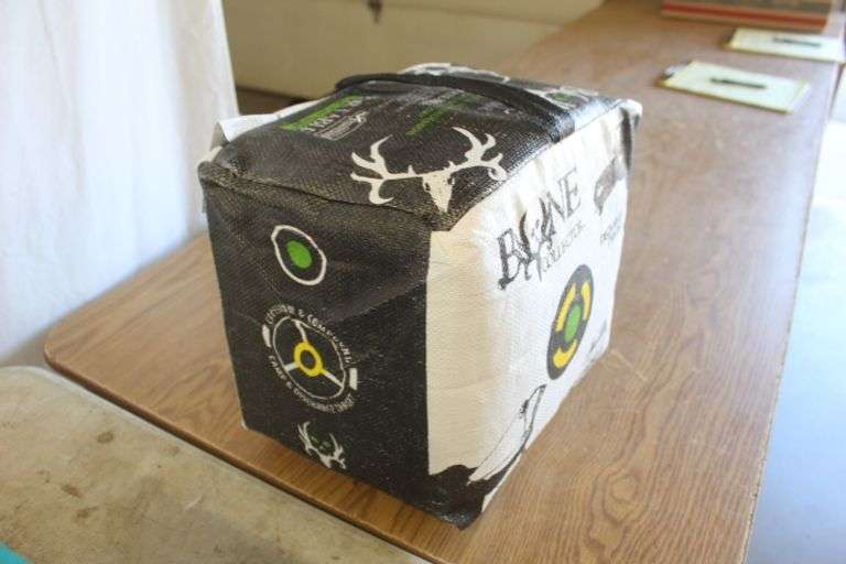 Bone Collector portable bow target - Lee Real Estate & Auction Service