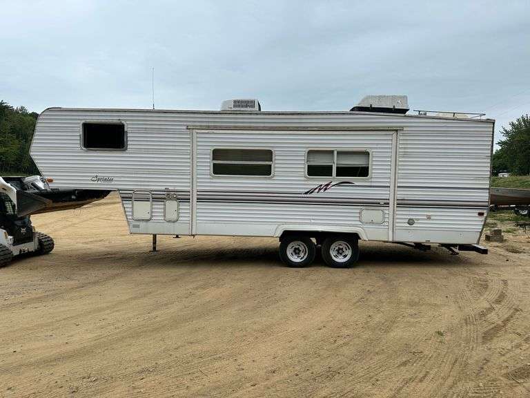 1999 Keystone Sprinter 5th Wheel Camper - Lee Real Estate & Auction Service