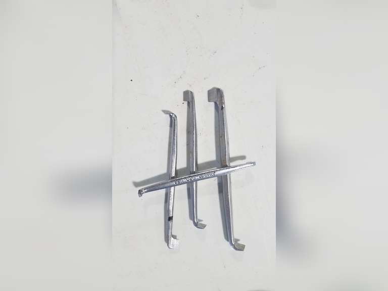 Snap-on offset flat tip screwdrivers (4), Snap-on tool (4), scrapers (3 ...