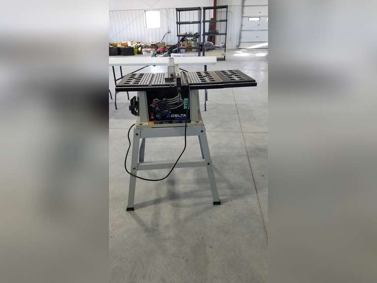 Delta Shopmaster 10" Bench Saw - Adam Marshall Land & Auction, LLC