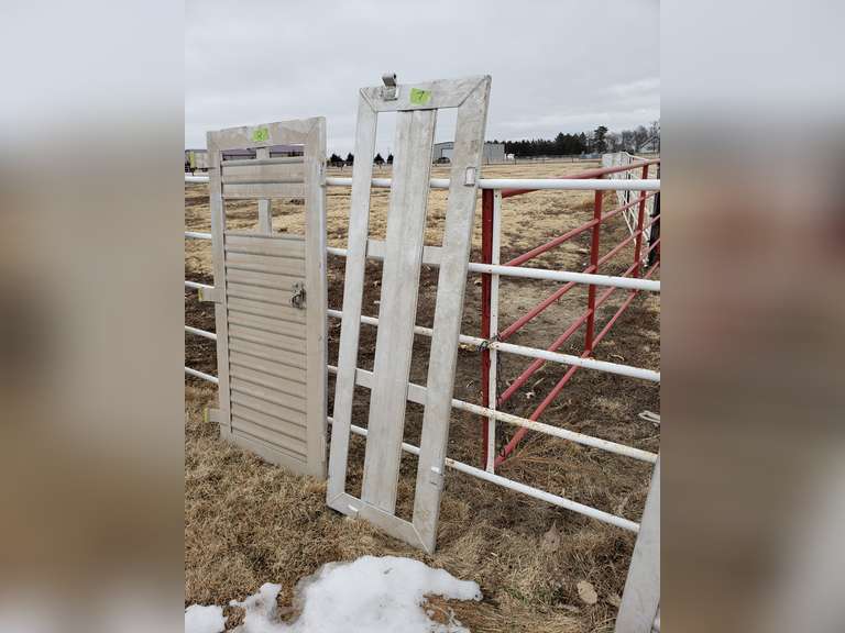 Aluminum calf gate for stock trailer - Adam Marshall Land & Auction, LLC