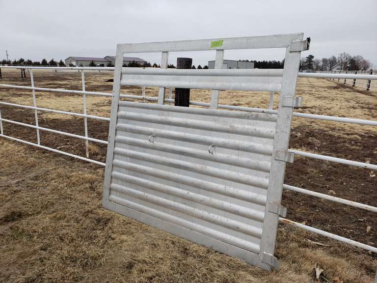 Aluminum divider gate for stock trailer - Adam Marshall Land & Auction, LLC