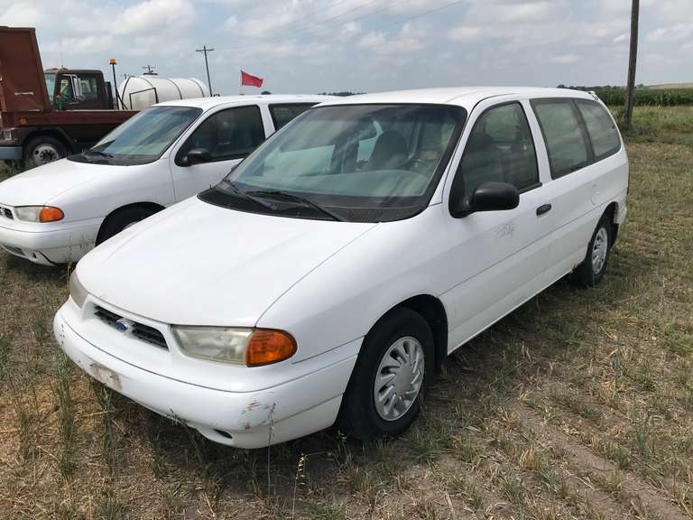 1998 White Ford Windstar - Adam Marshall Land & Auction, LLC