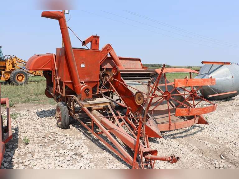 Allis-Chalmers Combine - Adam Marshall Land & Auction, LLC