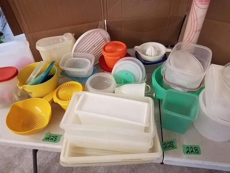 Tupperware And Plastic - Adam Marshall Land & Auction, LLC