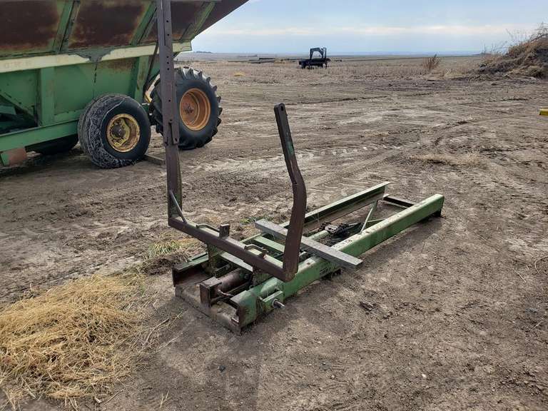 (Oxford, NE) 3pt. Bale lift - Adam Marshall Land & Auction, LLC
