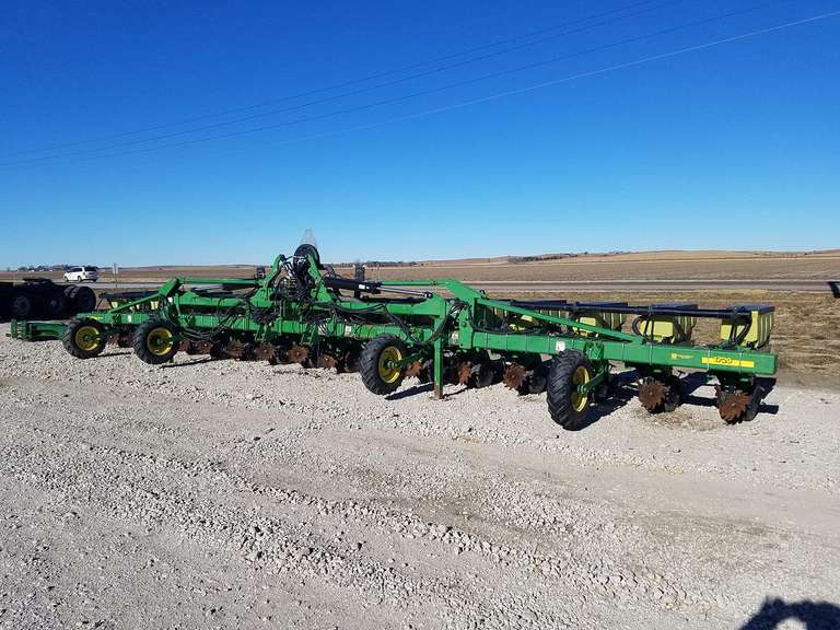 2009 John Deere 1720 16R30 Stack Fold Planter (Retirement) - Adam ...