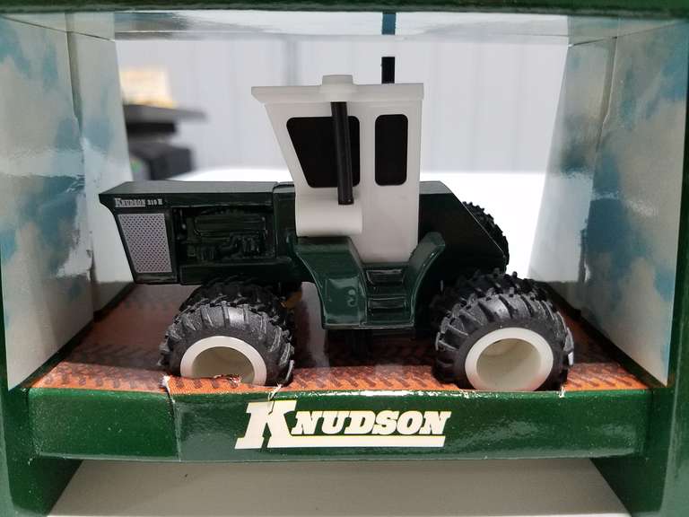 (3) Assorted Knudson Tractors 1/64 - Adam Marshall Land & Auction, LLC