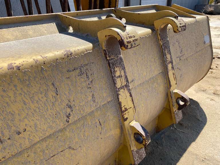 Caterpillar 3.5 yard loader bucket, 7ft. Width - Adam Marshall Land ...