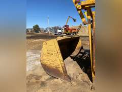 Caterpillar 3.5 yard loader bucket, 7ft. Width - Adam Marshall Land ...