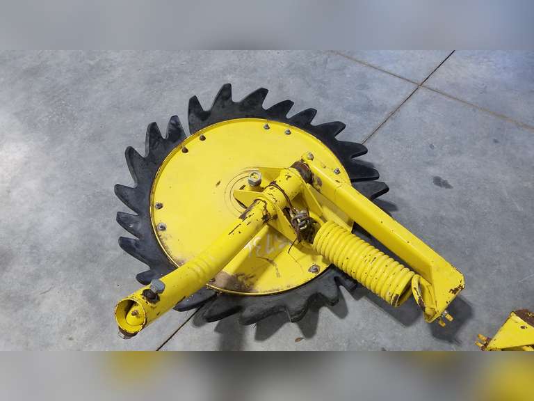 (2) 535 JD Baler Gathering Wheels - Adam Marshall Land & Auction, LLC