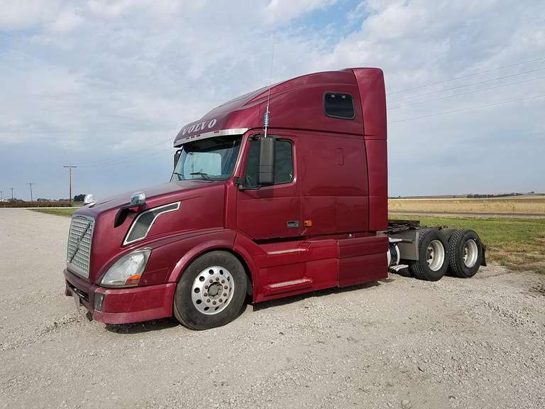 2006 Volvo VNL Tractor Semi - Online Auction - Adam Marshall Land ...